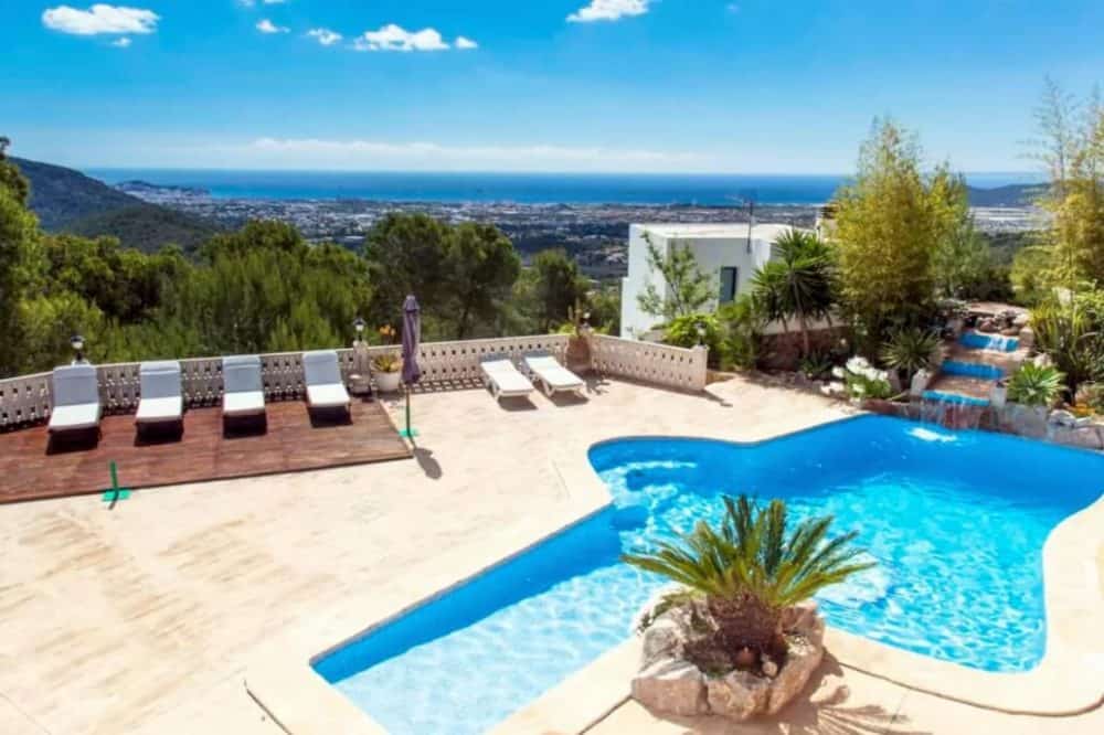35+ Luxury Swimming Pool Designs to Revitalize Your Eyes
