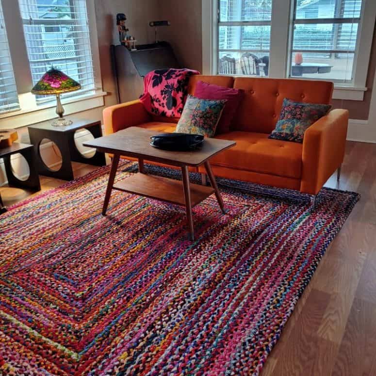 What Color Rug Goes With a Red Couch - 15 Ideas