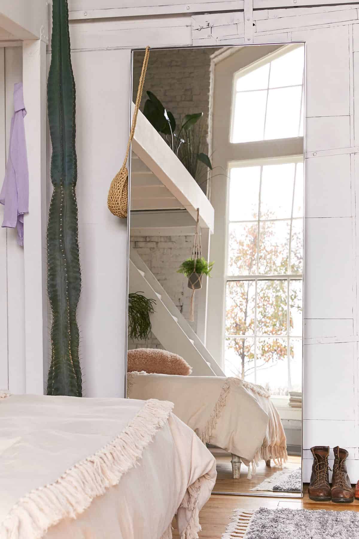 17 Beautiful Bedroom Wall Mirror Ideas