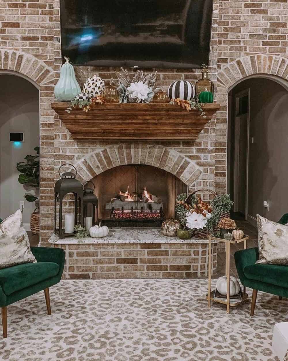 What Color Rug Goes With A Green Couch - 15 Ideas